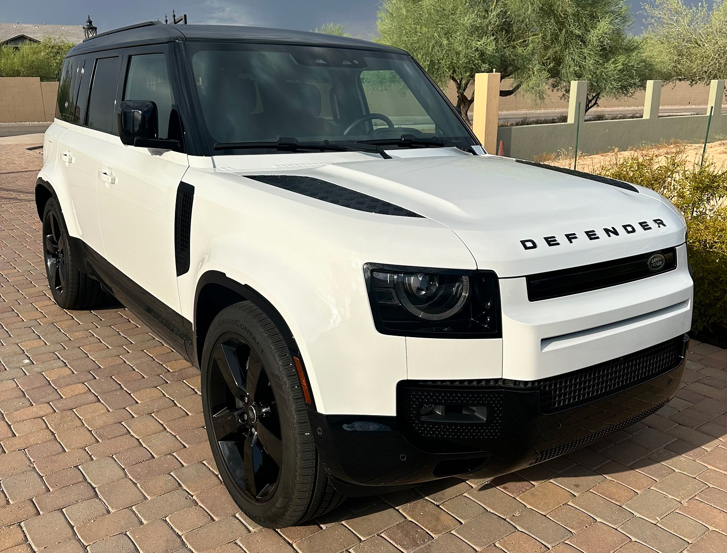 2024 Land Rover Defender 110 X-Dynamic SE: Rugged Capability Meets ...