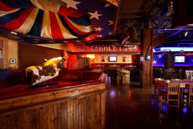 5 of the Best Country Bars in Phoenix