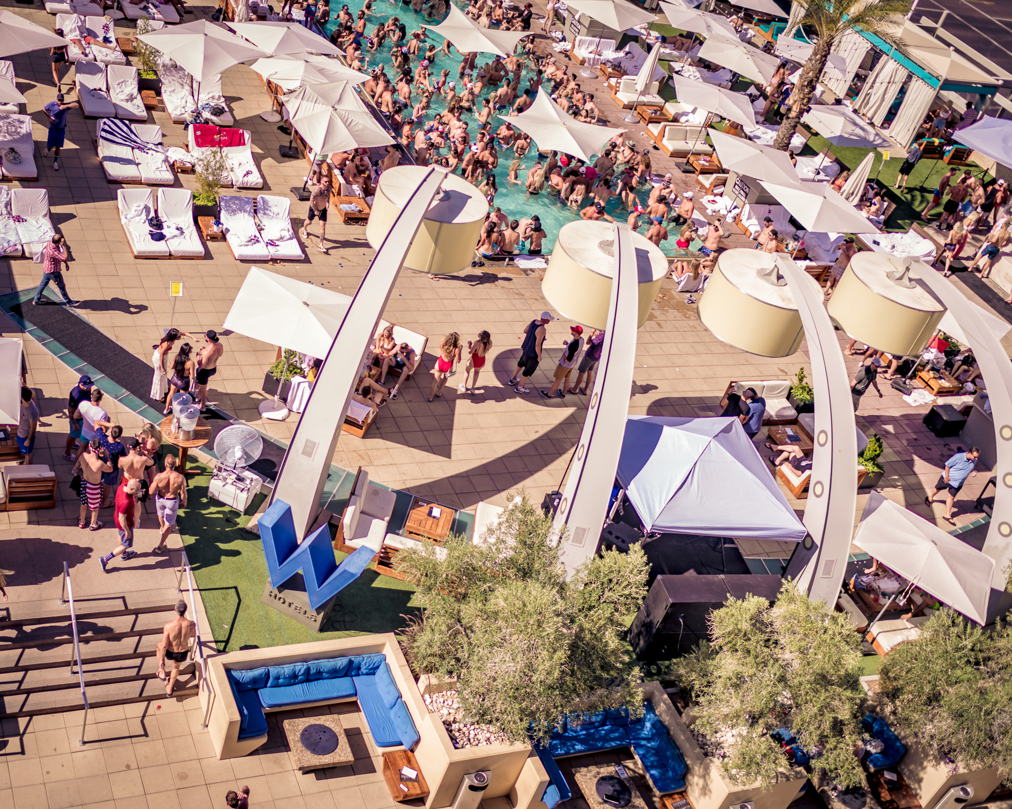 W Scottsdale Hosts Labor Day Pool Parties