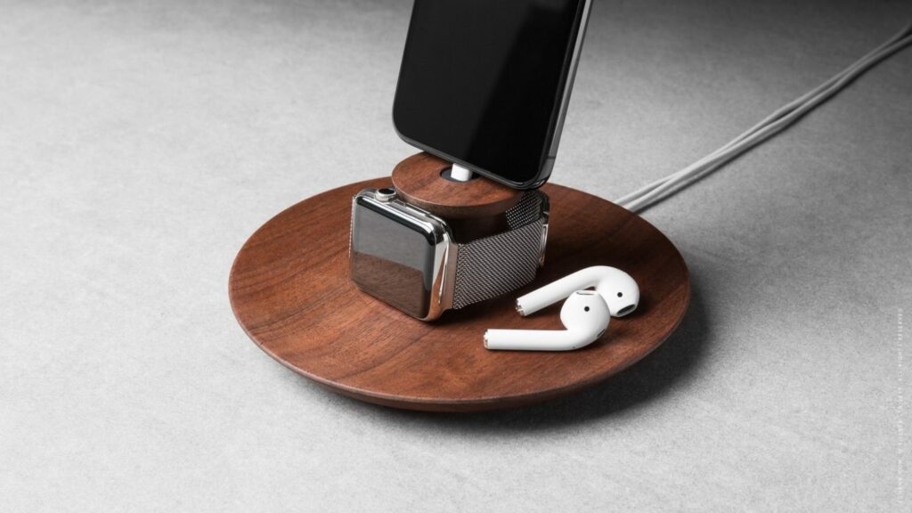 Super-Chic Apple Product Stands