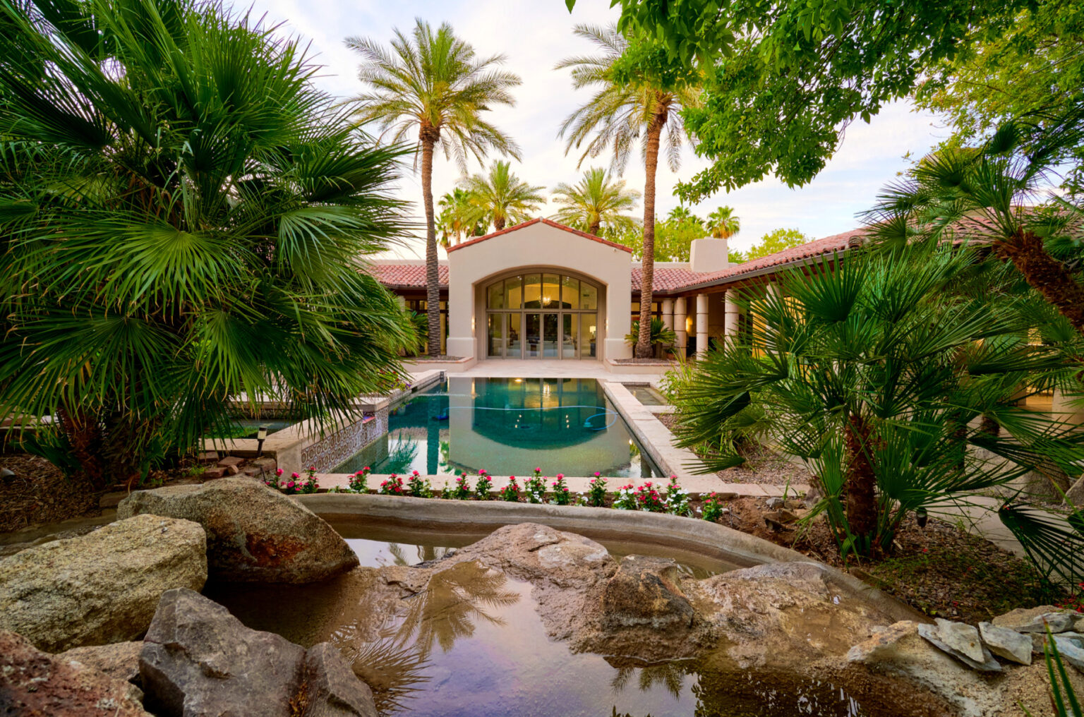 Frank Aazami’s Featured Listing Trending (Space and Style) in Paradise ...