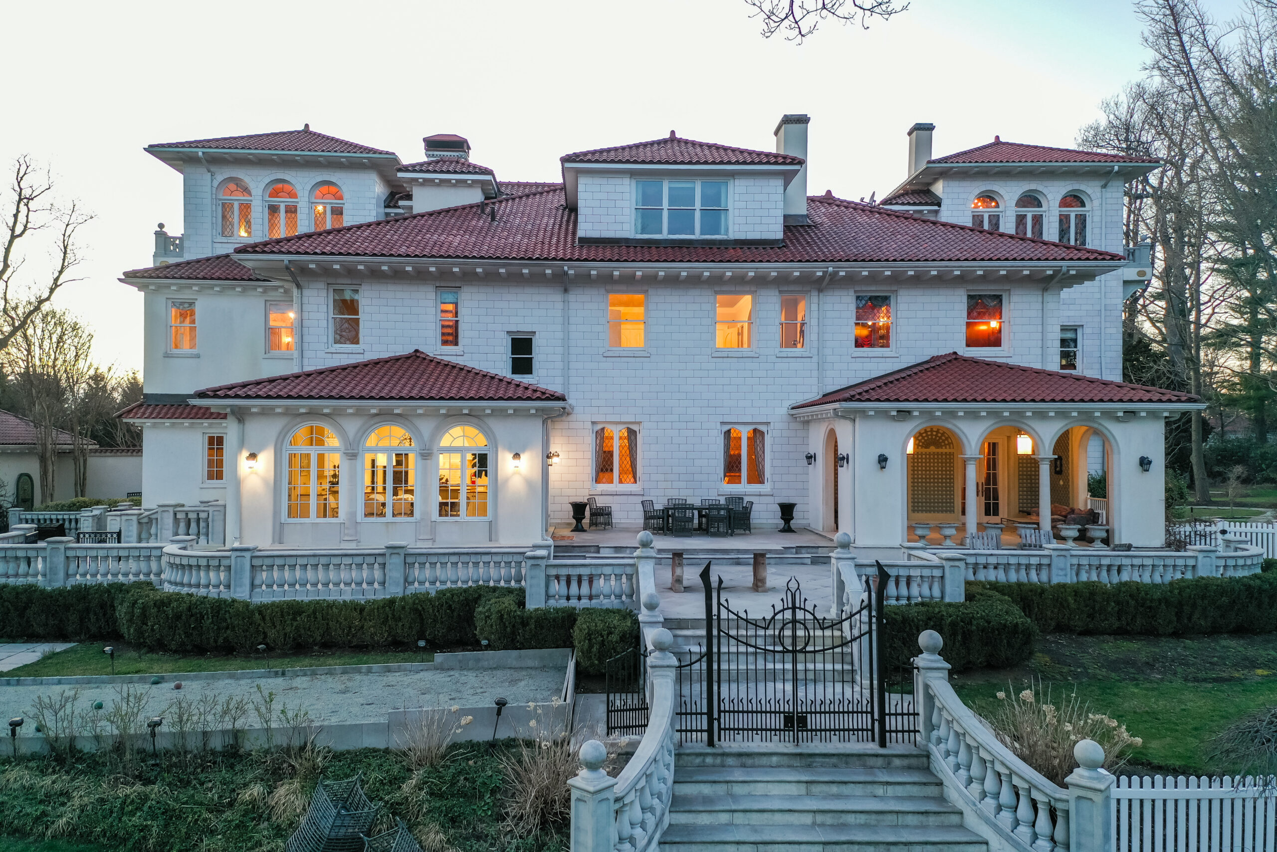 Gloria Swanson's New Jersey Mansion Sells For Peanuts