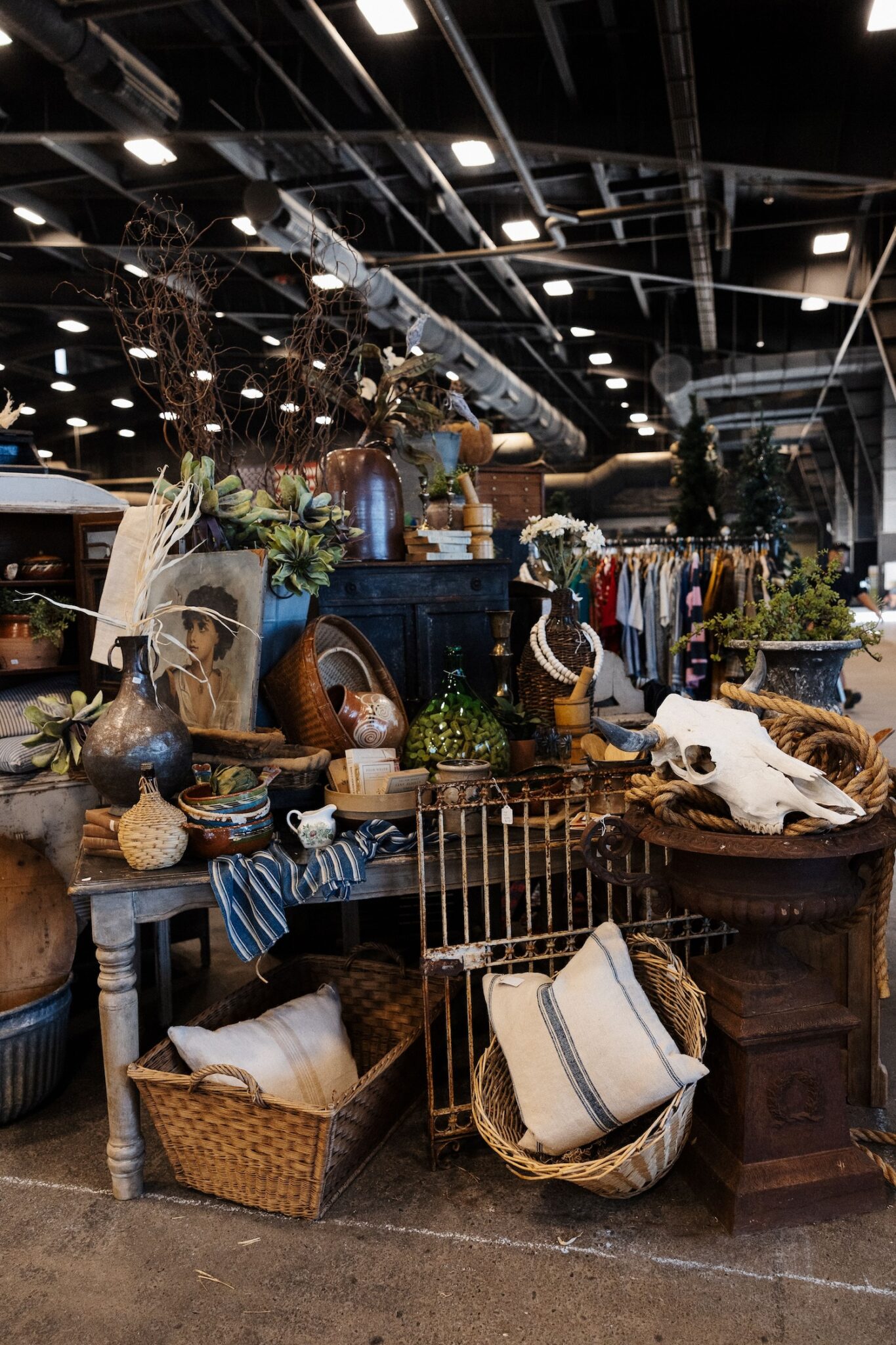 Junk in the Trunk Vintage Market Returns to WestWorld Scottsdale